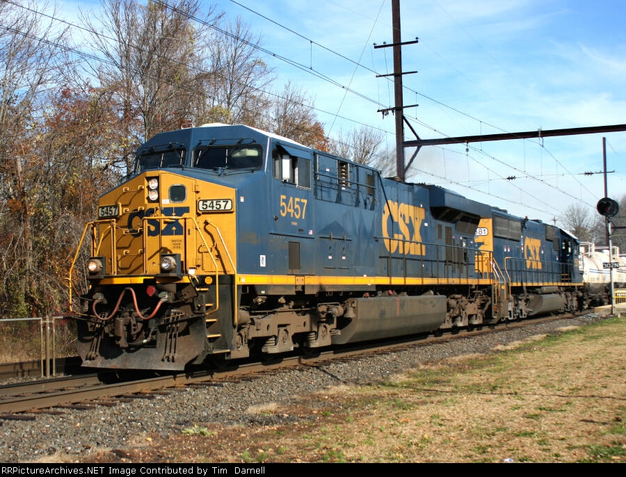 CSX 5457 on Q439